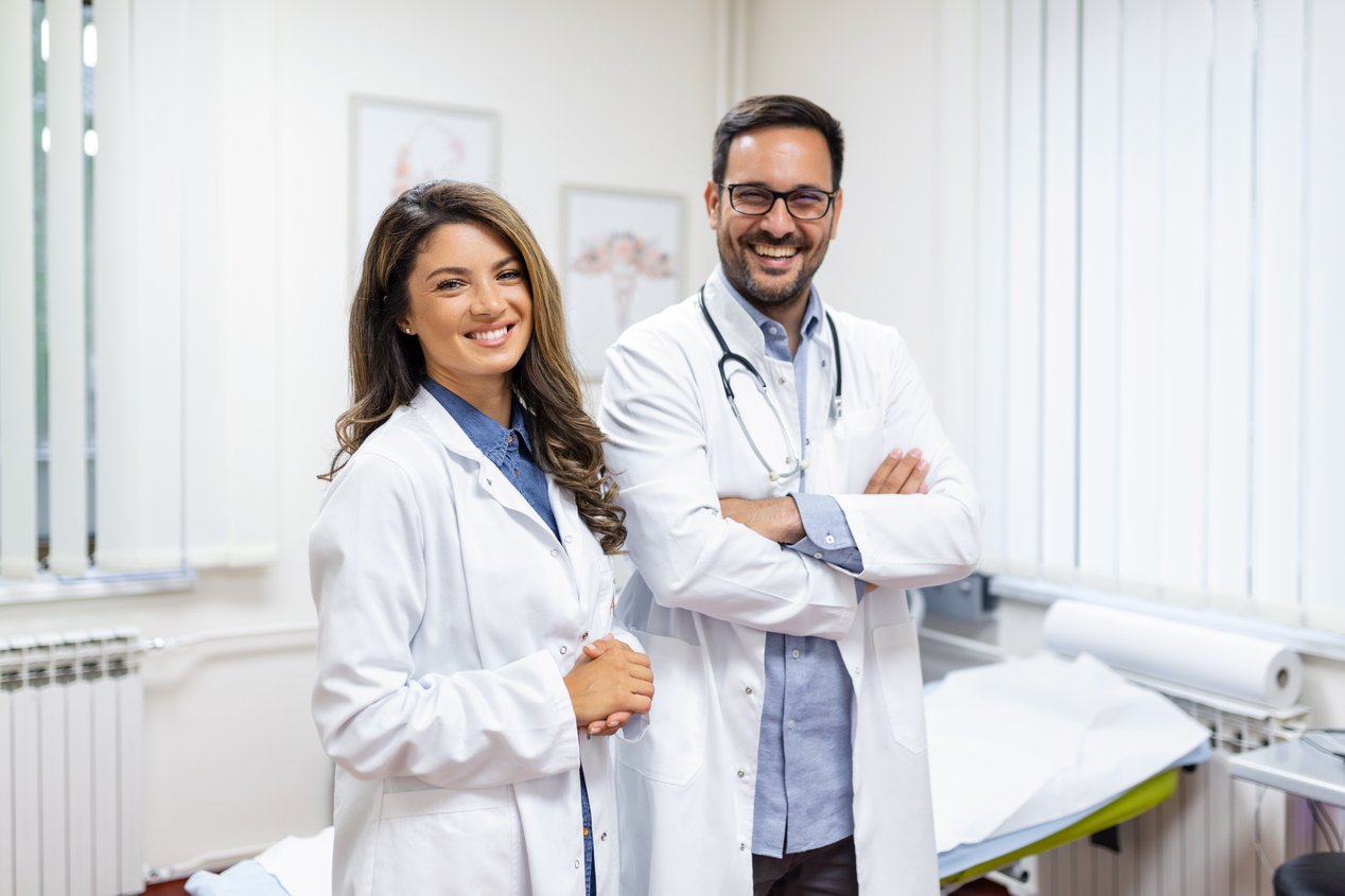 ¿Cuánto gana un médico en Colombia? | UCC
